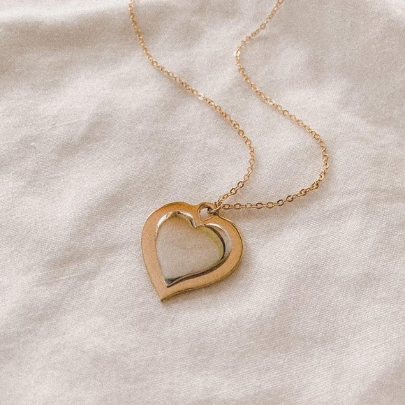 Amway Artistry | Jewelry | Vintage Amway Minimal Heart Charm Chain ...